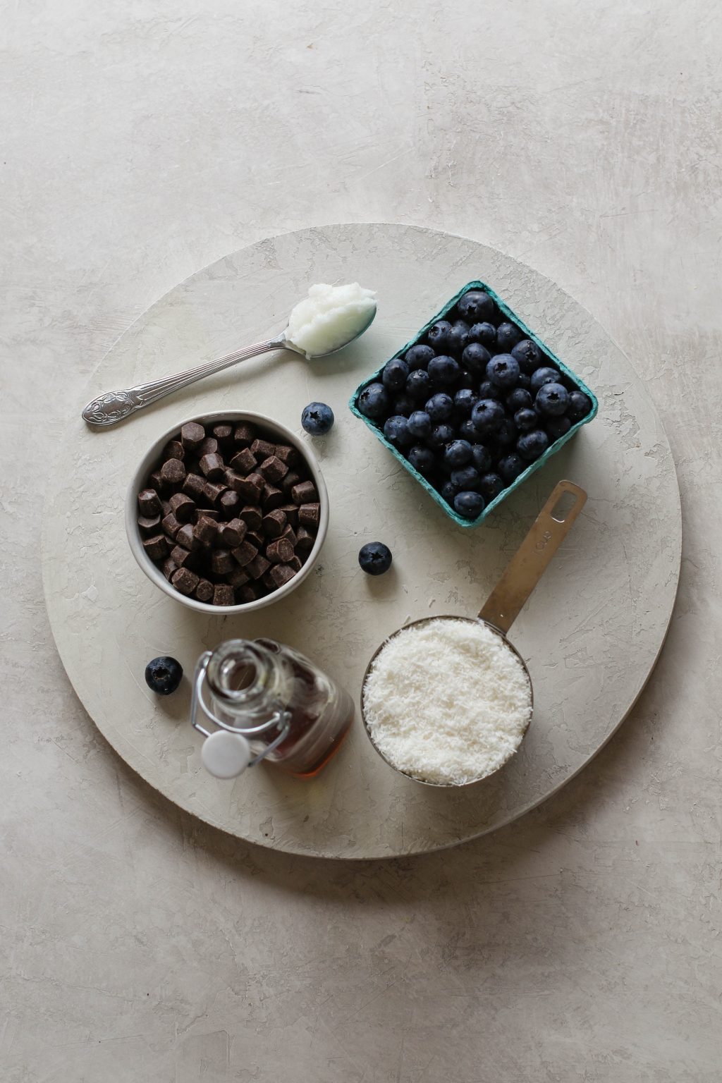Dark Chocolate Blueberry Macaroons - Flora & Vino