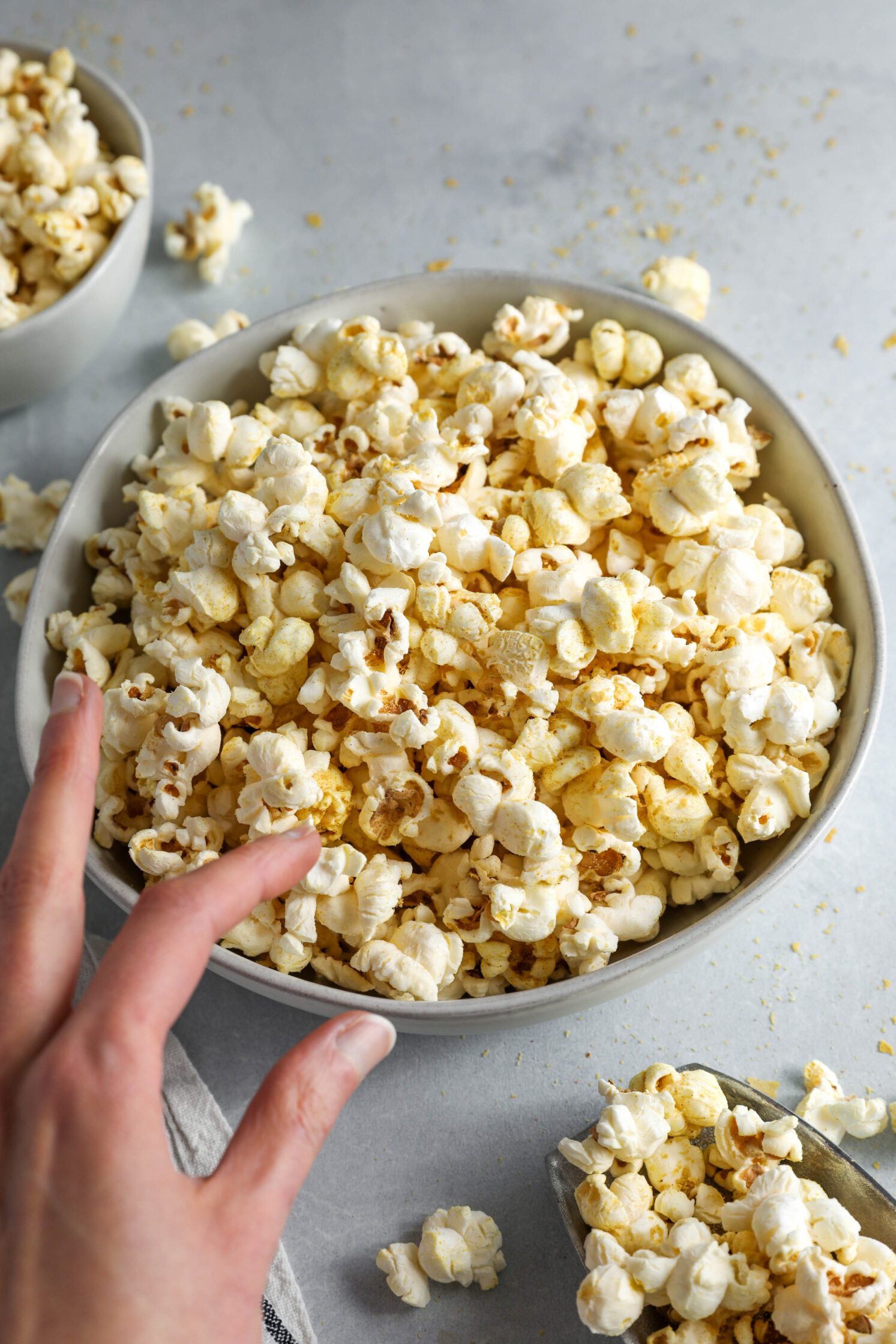 "Cheesy" Vegan Popcorn - Flora & Vino