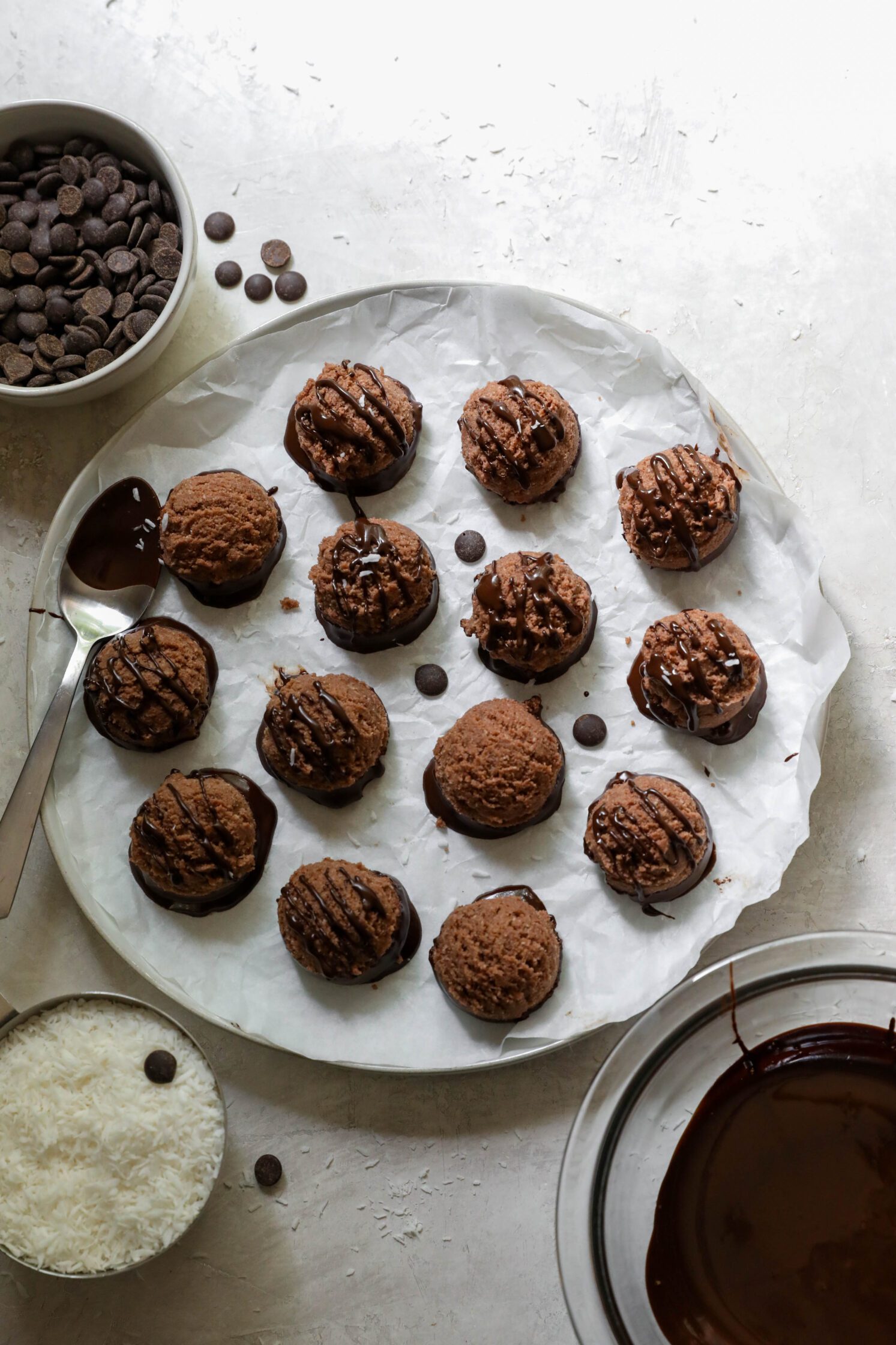 Chocolate Chocolate Macaroons Recipe - Flora & Vino