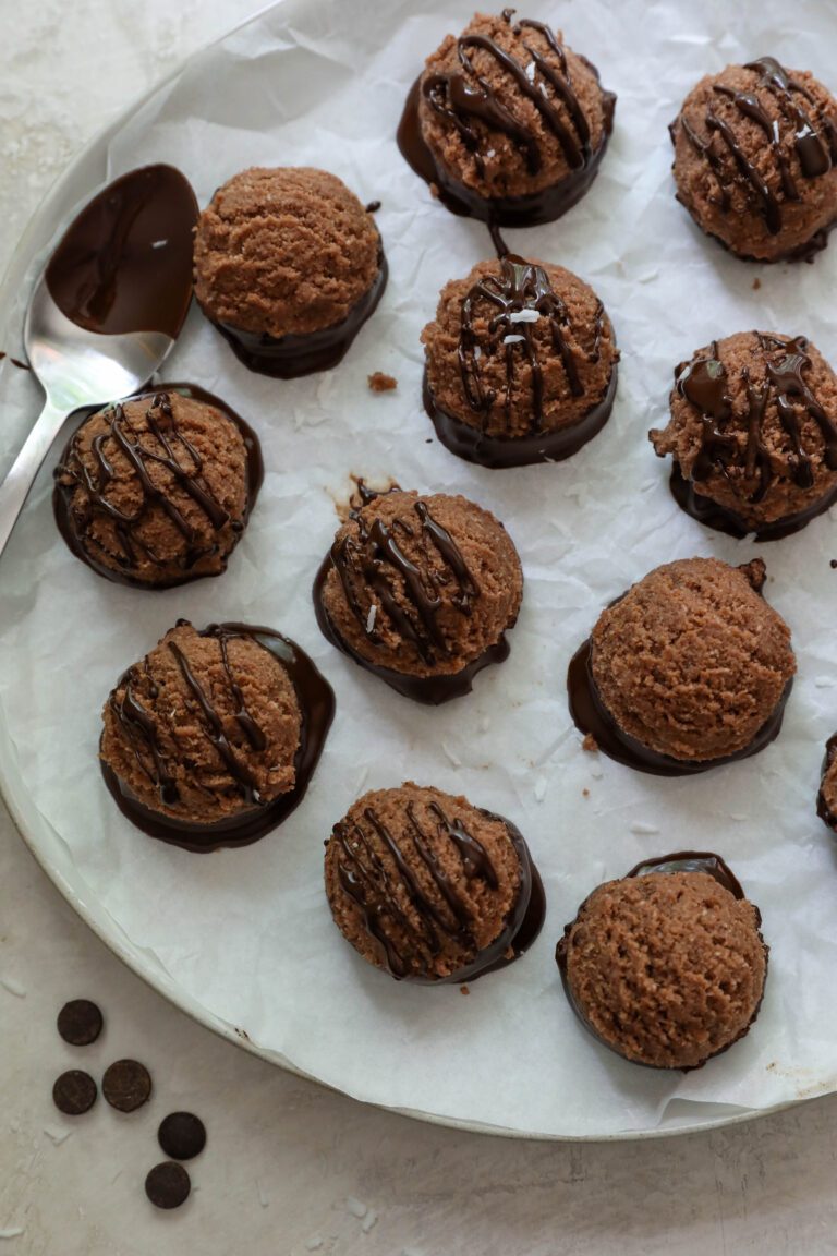 Chocolate Chocolate Macaroons Recipe - Flora & Vino