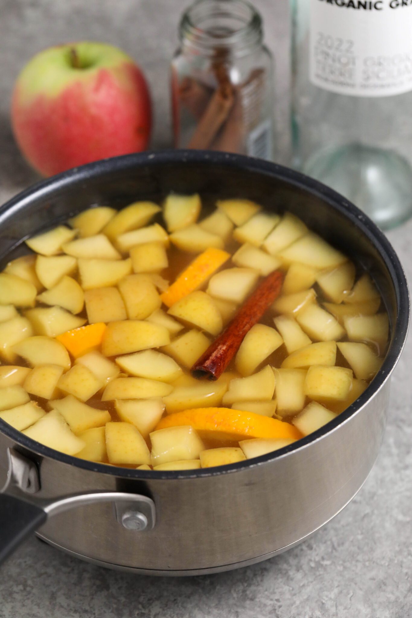 Apple Cider Mulled Wine Recipe (naturally sweetened!) - Flora & Vino