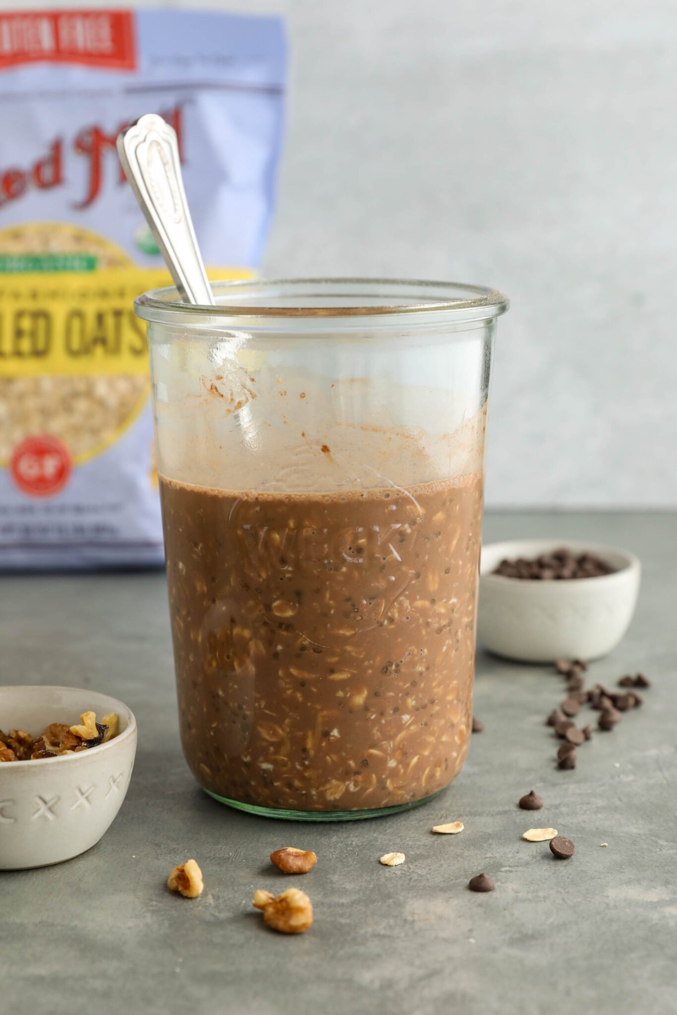 Brownie Batter Overnight Oats Recipe - Flora & Vino